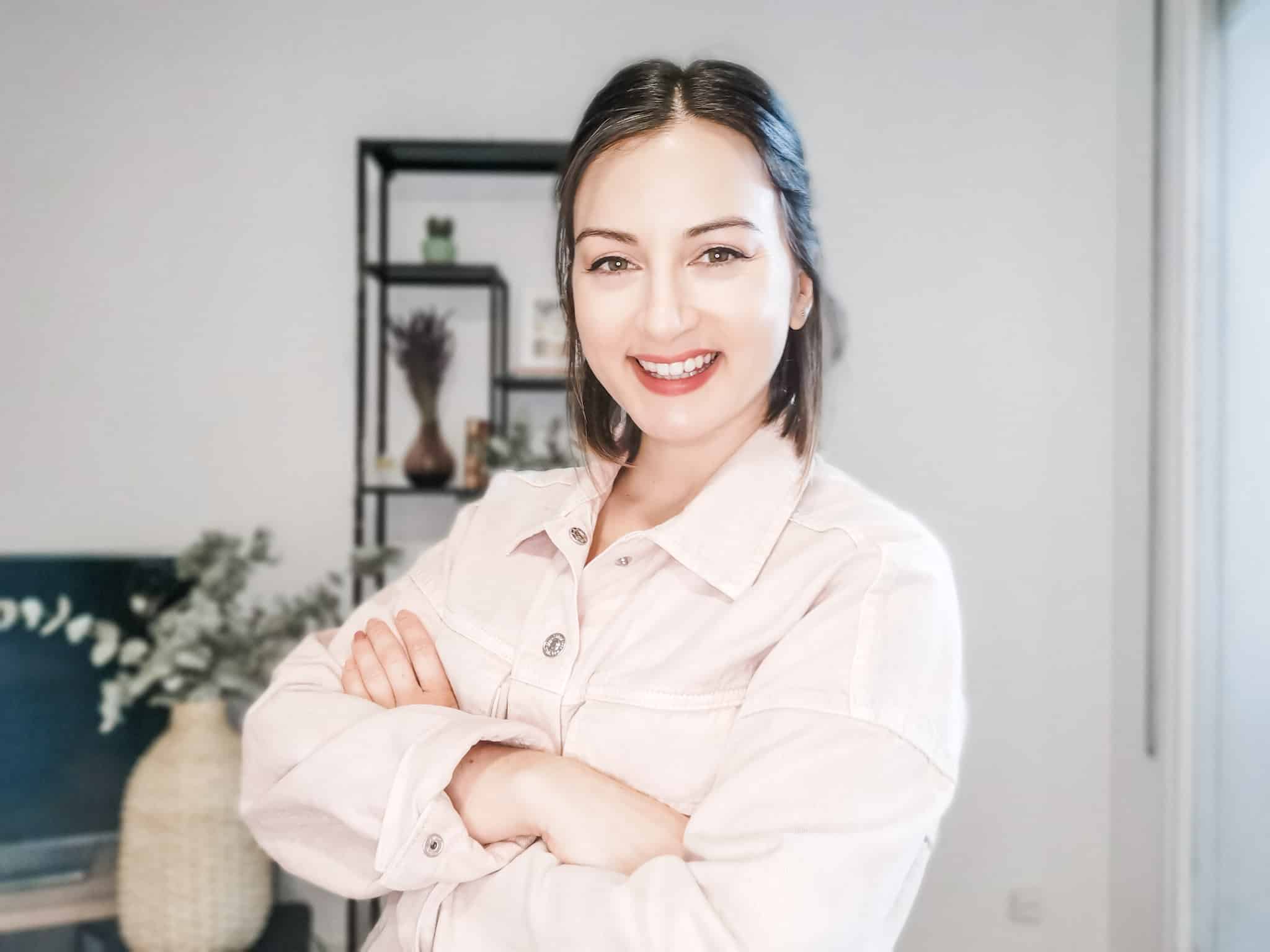 How to Design a Professional LinkedIn Profile Picture in Canva (Plus ...